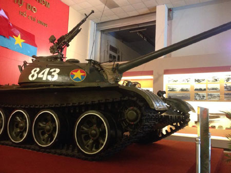 Chiếc xe tăng số hiệu 843