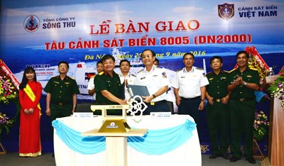 Bàn giao tàu CSB 8005
