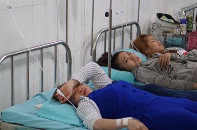 Nhiều công nhân công ty Inter Samil Vina tại Bình Dương ngất xỉu nghi ...