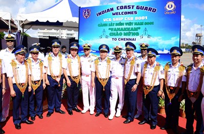 Tàu CSB 8001 thăm, giao lưu với Lực lượng Bảo vệ bờ biển Ấn Độ