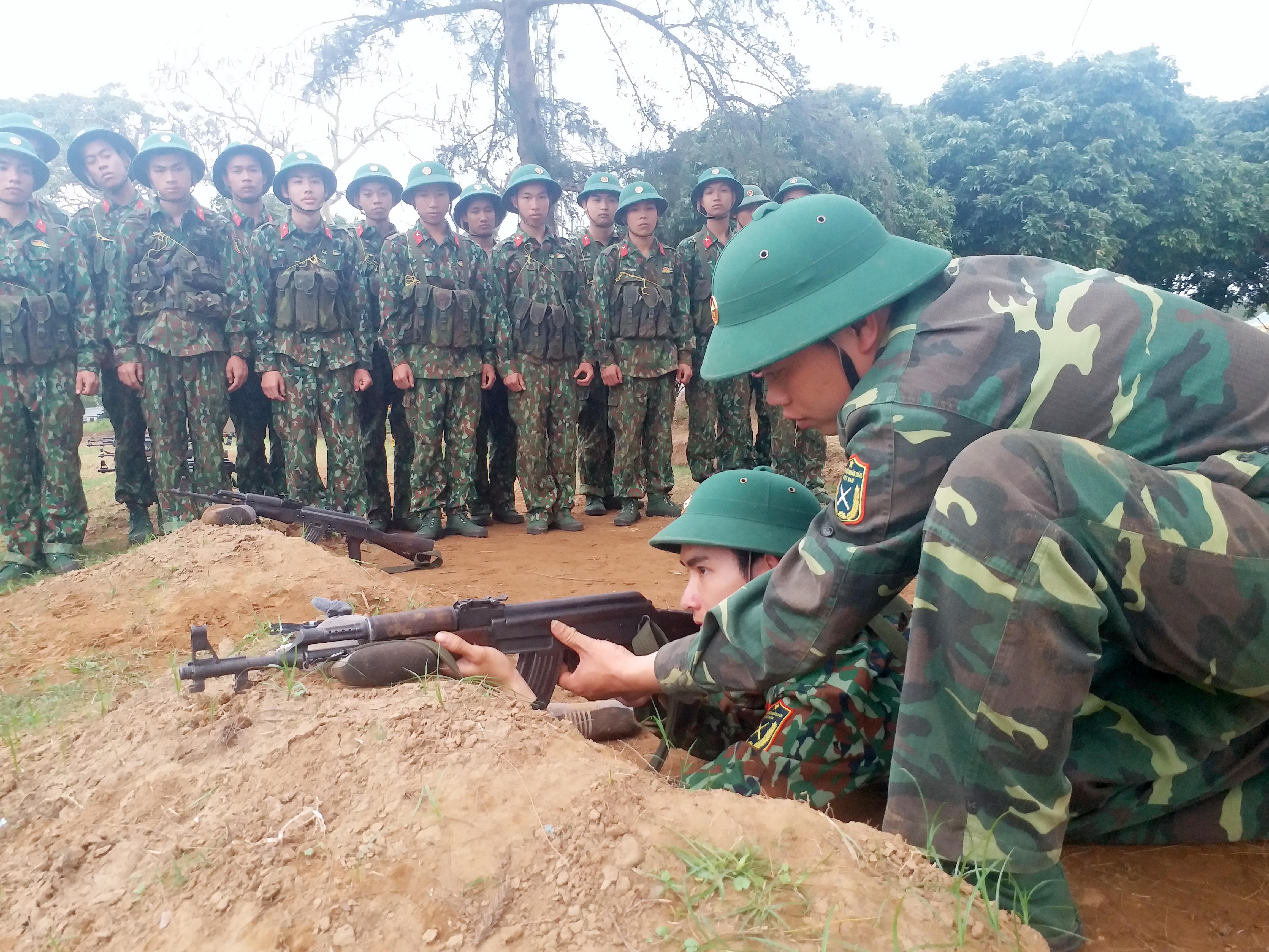 Trên thao trường trung đoàn có Đại đội gió