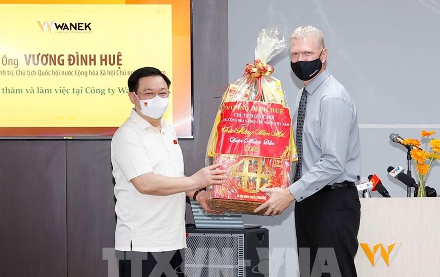 Chủ tịch Quốc hội thăm công nhân lao động Công ty Wanek Bình Dương