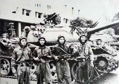 Chiếc xe tăng số hiệu 843 húc đổ cổng Dinh Độc Lập trưa ngày 30-4-1975