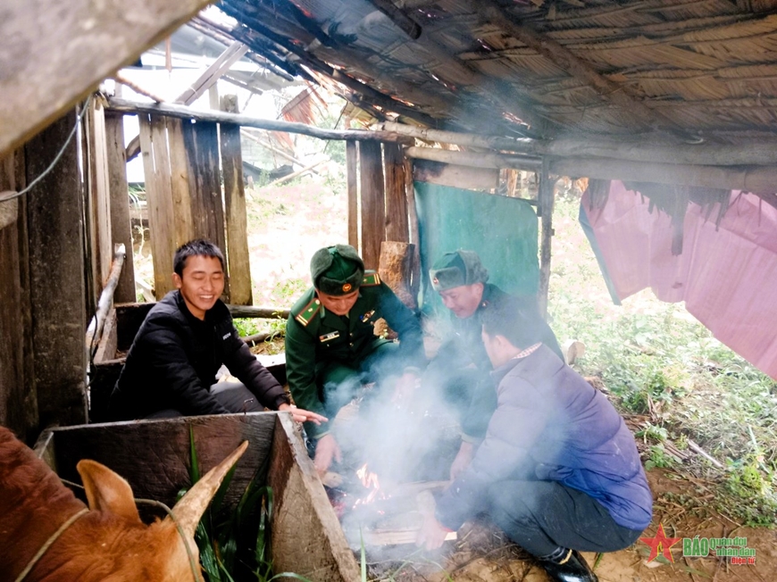 Trời rét đậm, rét hại, Bộ đội Biên phòng giúp dân chống rét