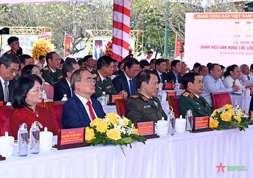 Bộ tư lệnh TP Hồ Chí Minh đón nhận danh hiệu Anh hùng LLVT nhân dân