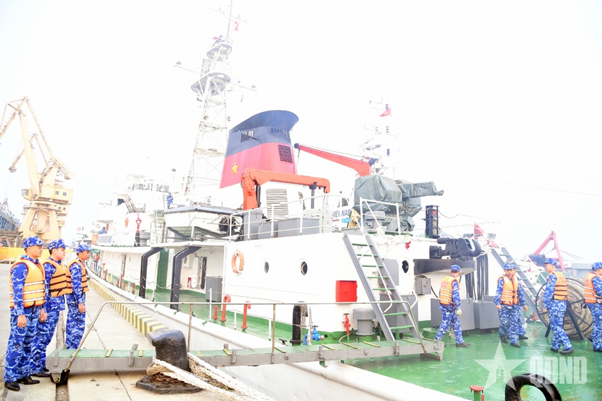 Tàu CSB 8003 xuất phát lên đường làm nhiệm vụ trực Tết trên biển