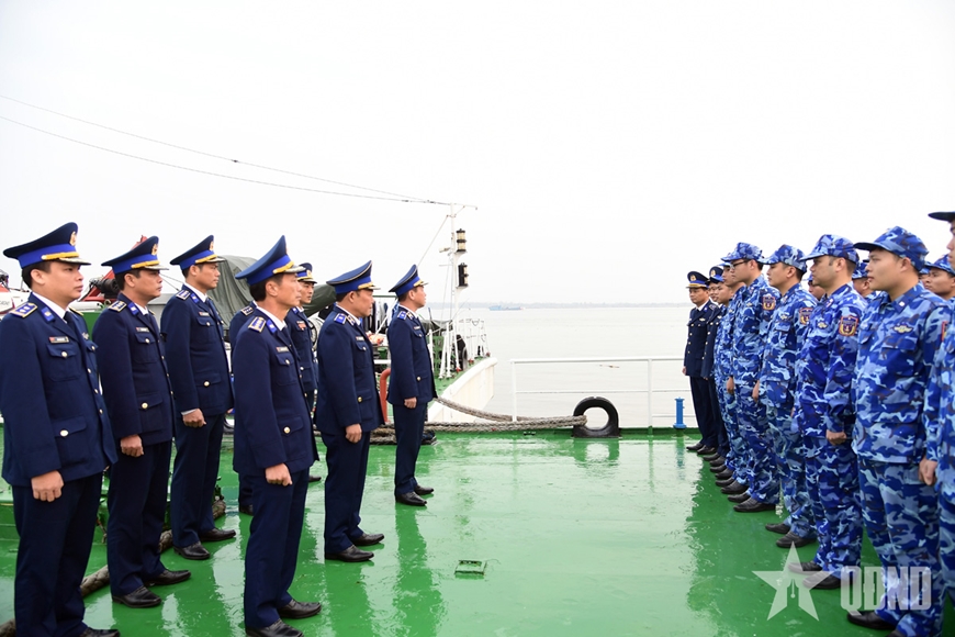 Tàu CSB 8003 xuất phát lên đường làm nhiệm vụ trực Tết trên biển