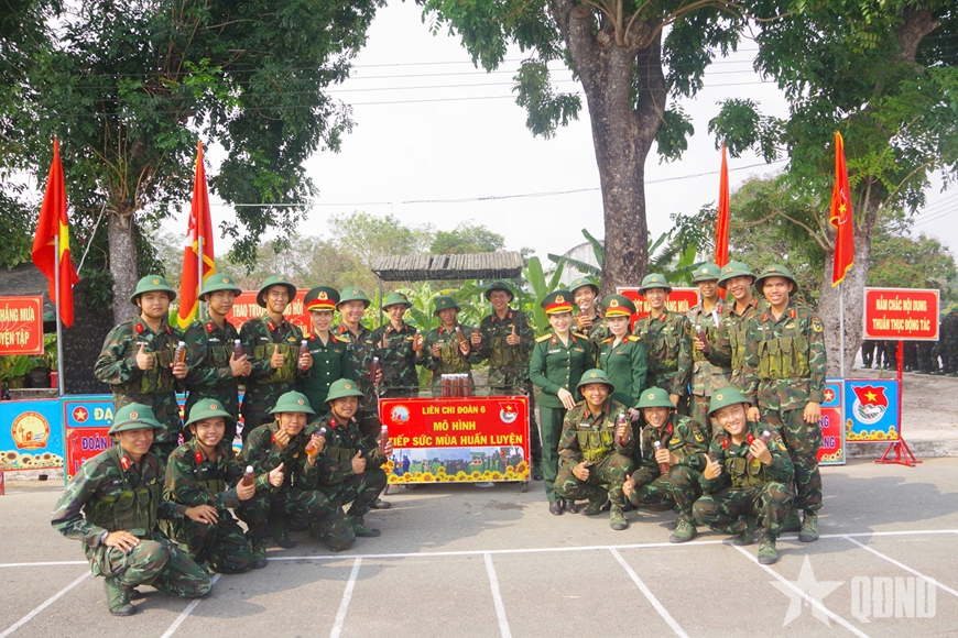 5. Pułk, 5. Dywizja (Region Wojskowy 7): 60 lat niezłomnego marszu pod ...