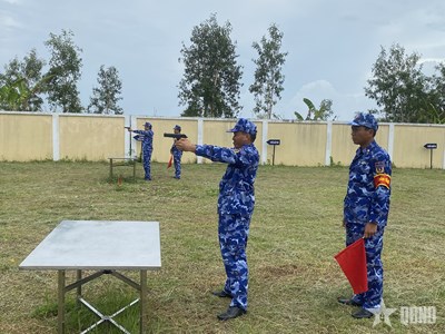 Hải đoàn 42 kiểm tra bắn đạn thật súng ngắn K54