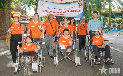Hơn 5.000 người tham gia đi bộ vì nạn nhân chất độc da cam dioxin
