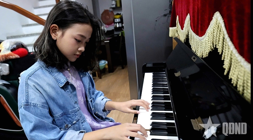 Nguyễn Trúc Anh, cô bé 11 tuổi say mê hát chầu văn