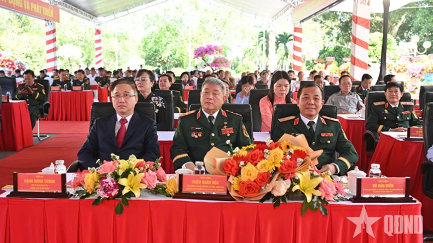 Le site historique des tunnels de Cu Chi célèbre son 30e anniversaire.