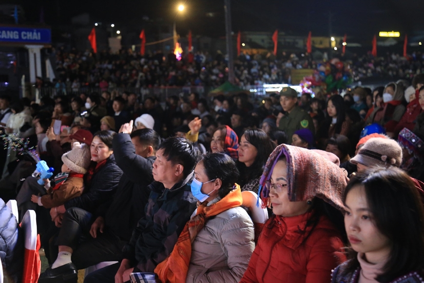 Lung linh sắc khèn, rực rỡ hoa tớ dày đón xuân mới ở Mù Cang Chải