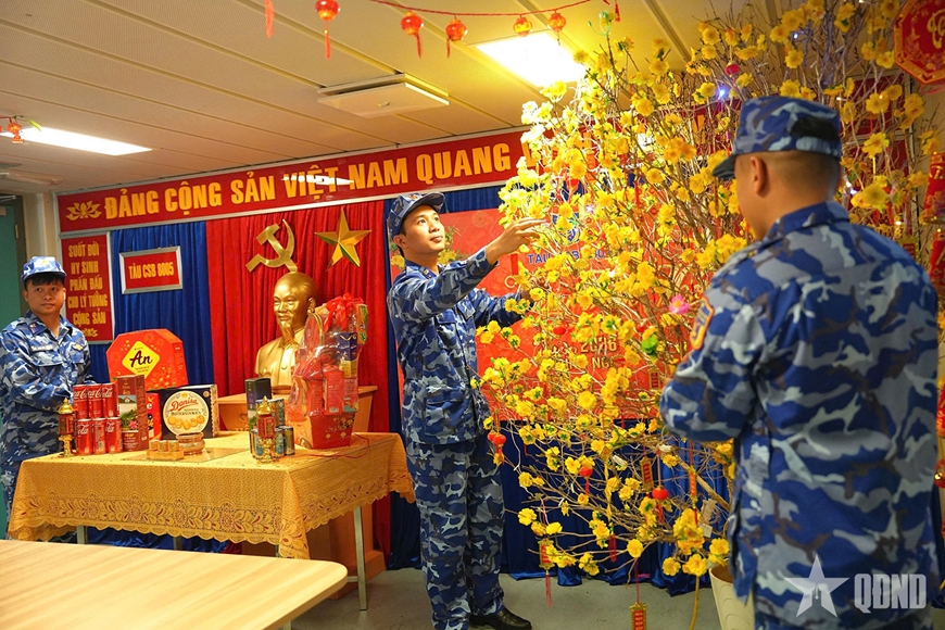 Tàu CSB 8005: Sắc xuân trong nghĩa tình đồng đội, thắm tình quân dân