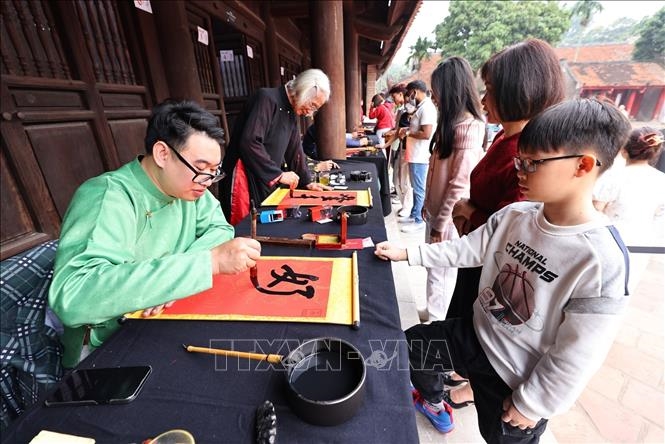 People in Hanoi enjoy spring outings on the first day of the Year of ...