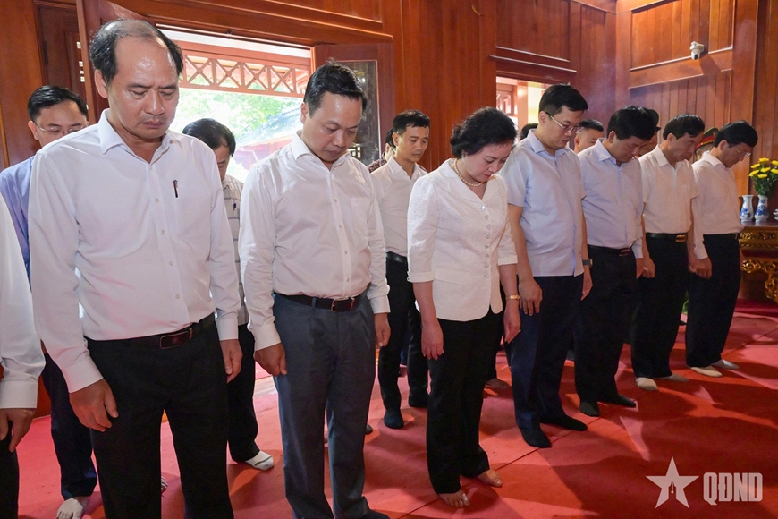 Phó thủ tướng Phạm Thị Thanh Trà dâng hương tưởng niệm Đại tướng