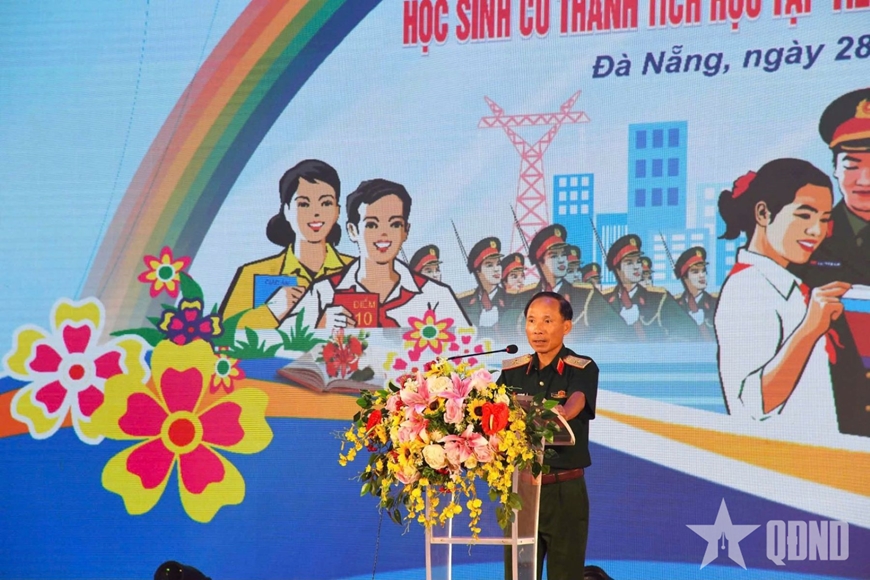 Quân khu 5 tuyên dương con cán bộ, nhân viên có thành tích xuất sắc
