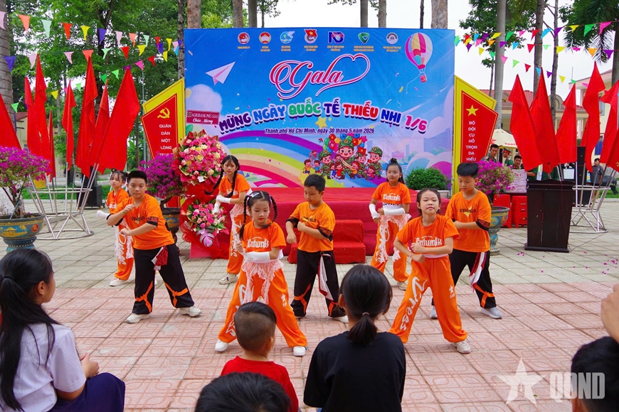 Trung đoàn 271 rộn ràng không khí tết thiếu nhi