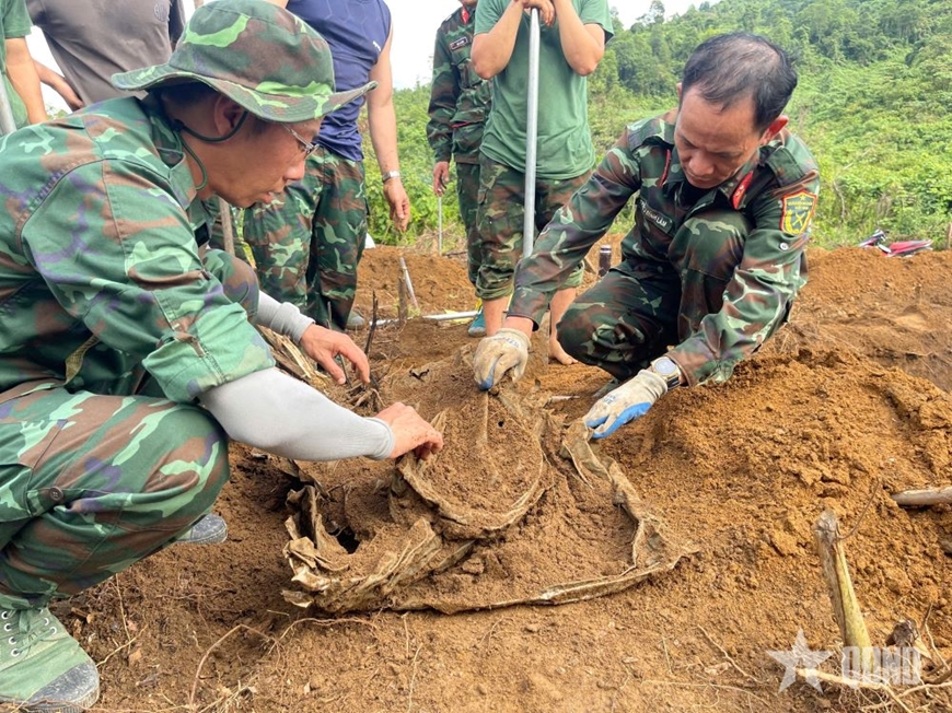 Tìm kiếm, quy tập hài cốt liệt sĩ: Hành trình của trái tim
