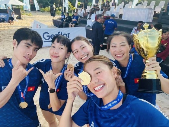越南女子手球队在2023年亚洲沙滩手球锦标赛夺冠