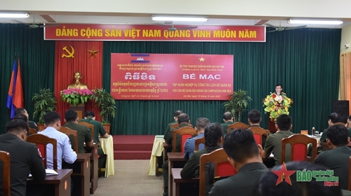 ພິທີປິດຊຸດຝຶກອົບຮົມວຽກງານປະຫວັດສາດການທະຫານໃຫ້ແກ່ພະນັກງານກອງທັບລາດຊະວົງກ ...