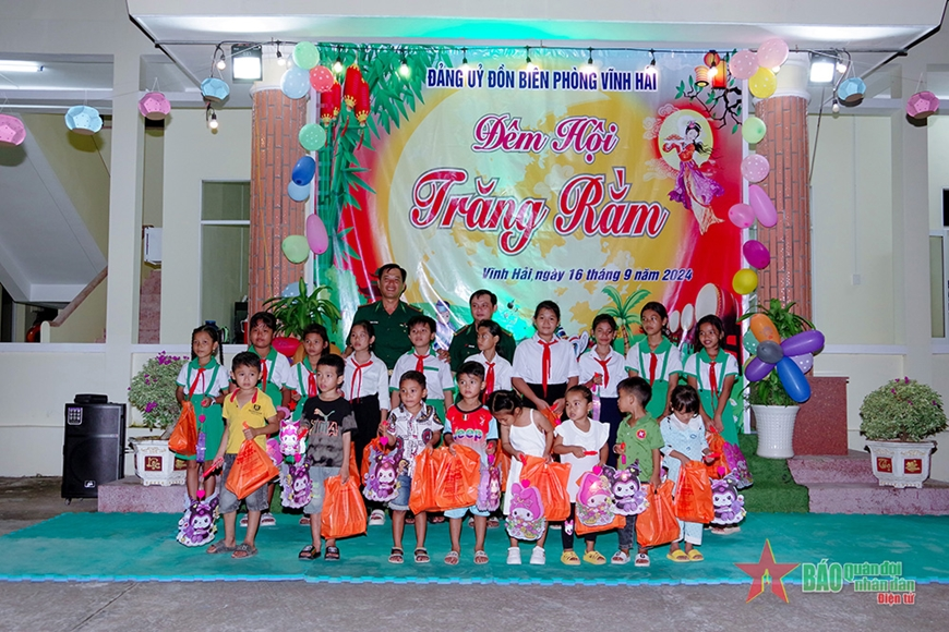 បុណ្យសែនព្រះខែដ៏កក់ក្តៅសម្រាប់កុមារនៅតំបន់ព្រំដែនខេត្ត Soc Trang