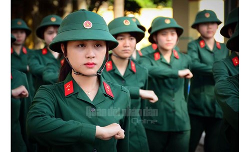 Female recruits’ first days in the army