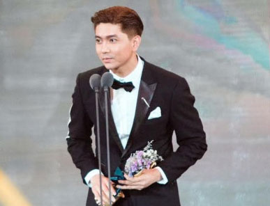 Vietnamese singer wins Asia Model Awards 2017
