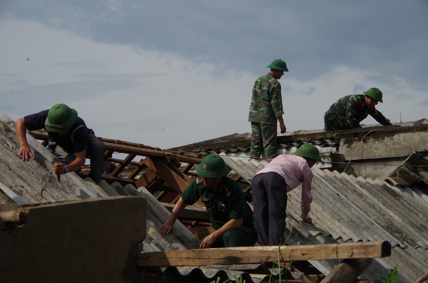Troops help storm-hit people back to normal