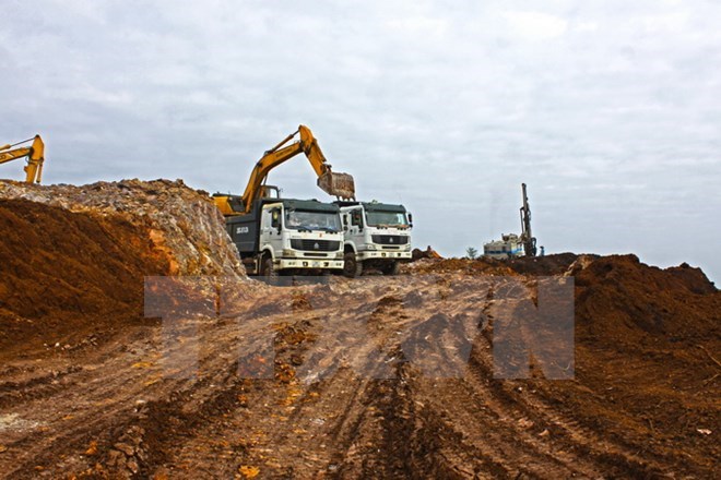 Vietnam, Laos sign iron ore mining contract