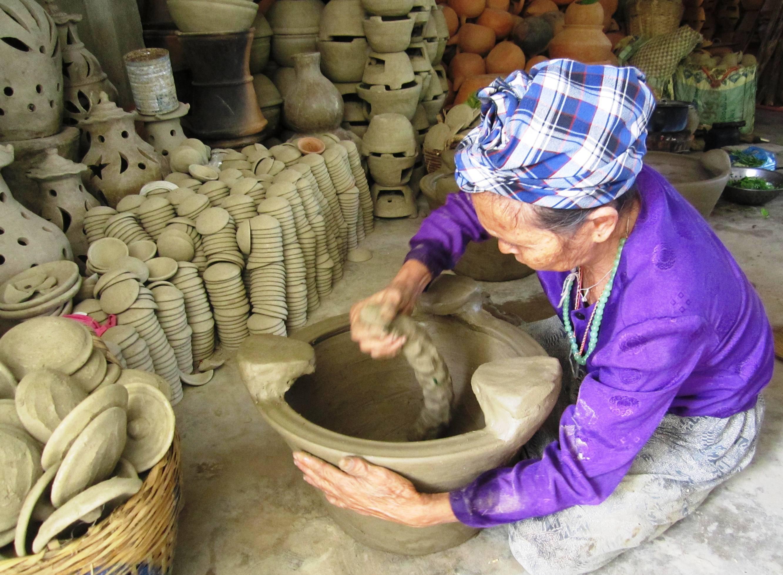 Bau Truc: special pottery of the Cham people