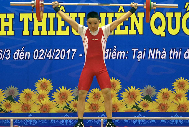 Vietnamese weightlifter breaks world record at Asian tourney