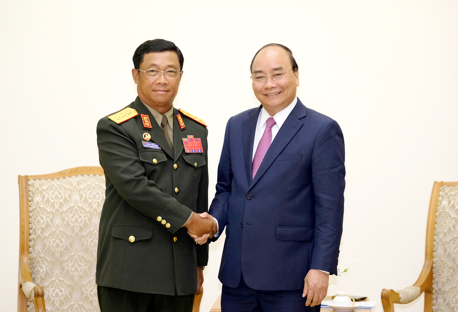 Vietnamese PM receives Chief of the General Staff of Lao People’s Army