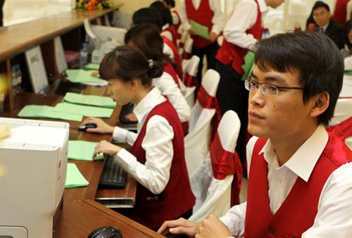 VN-Index maintains uptrend on week’s last trading day