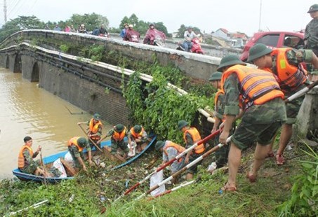 Military units actively help natural disaster victims