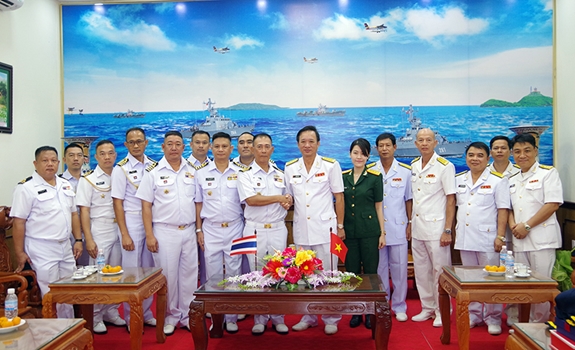 Royal Thai Navy ship visits Naval Region 5