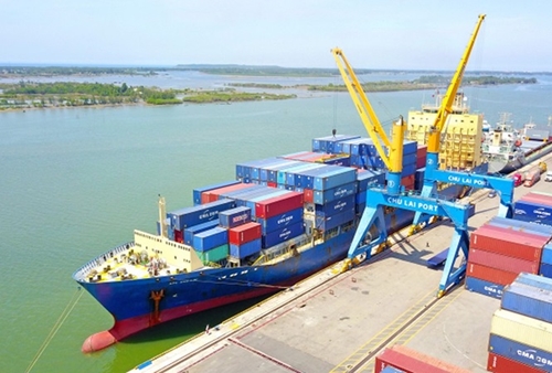 Chu Lai port welcomes biggest-ever container ship
