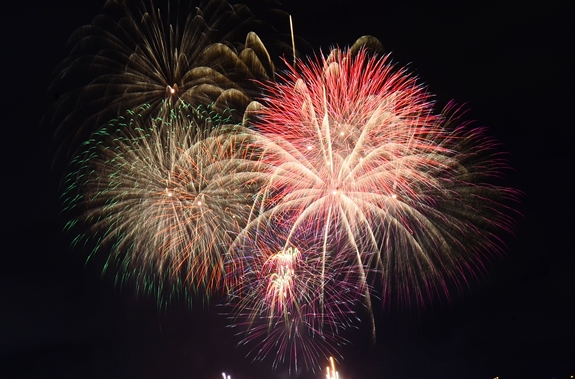 Fireworks illuminates HCM city’s sky on National Day