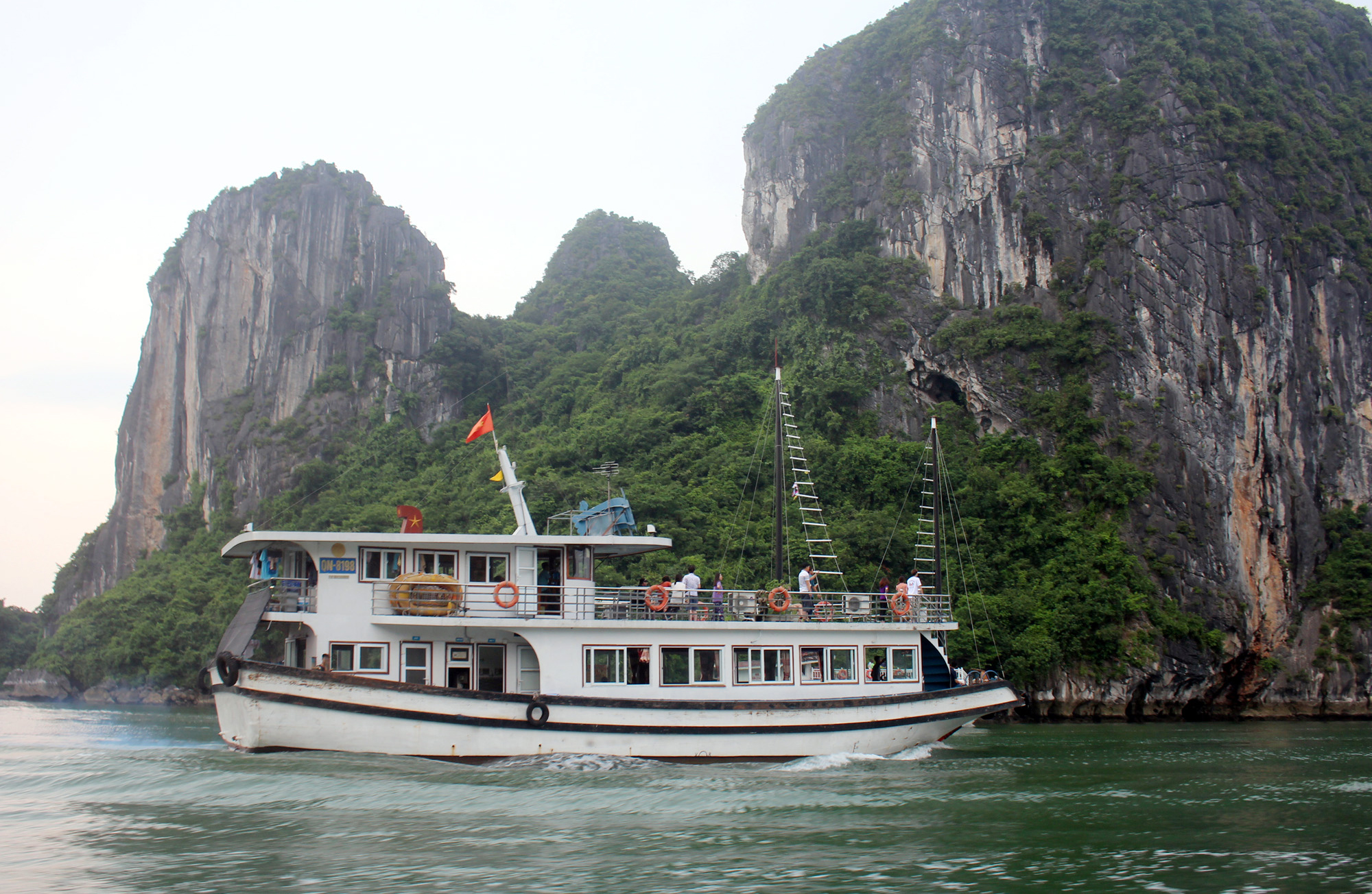 Ha Long city develops sustainable tourism