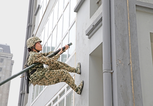 Female commandos in training