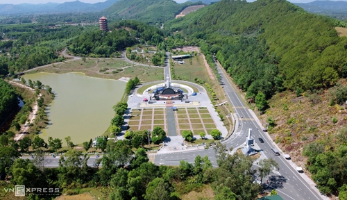 Visitors flocked to Dong Loc Junction in July