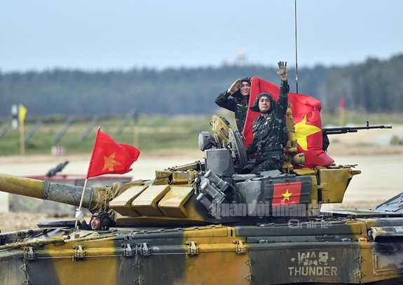 Vietnamese tank team wins gold medal and champion cup