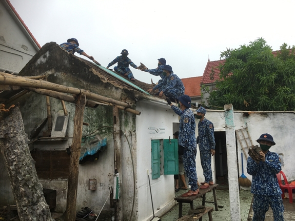 Troops help storm-hit people resume normal life