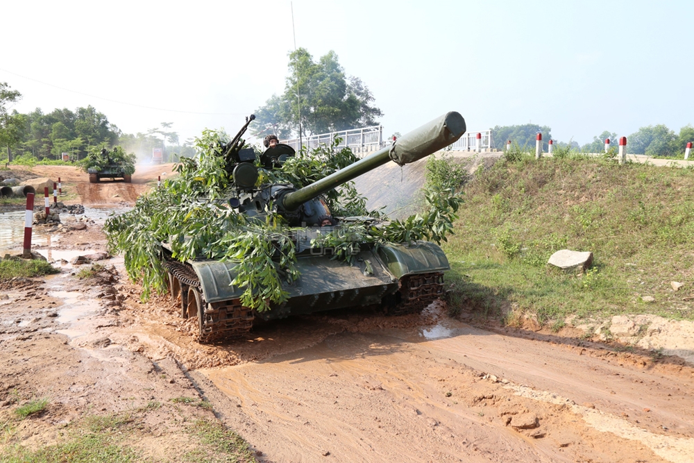 Tank crews active in training