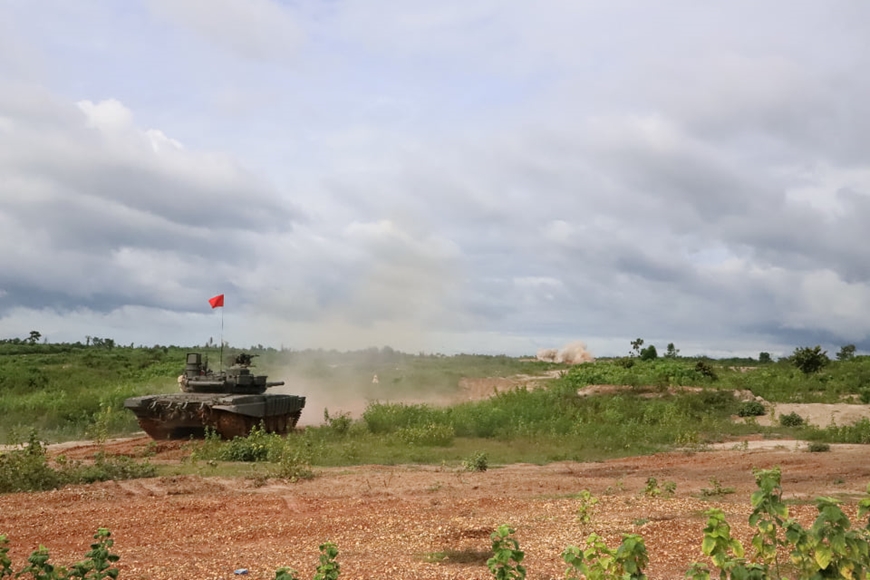 Lao tank team joins live-fire exercise