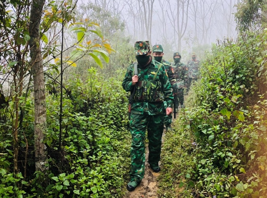 Border guards respond to cold weather