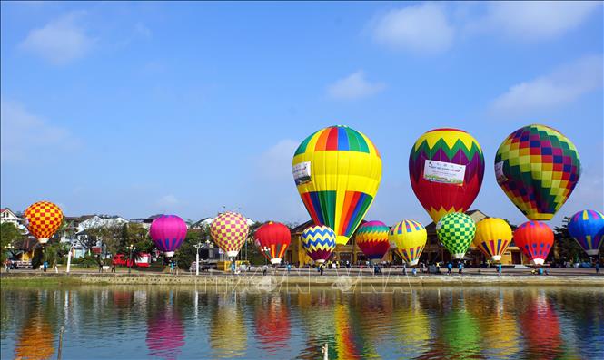 Hot air balloon rides promise tourists a memorable trip to Hoi An