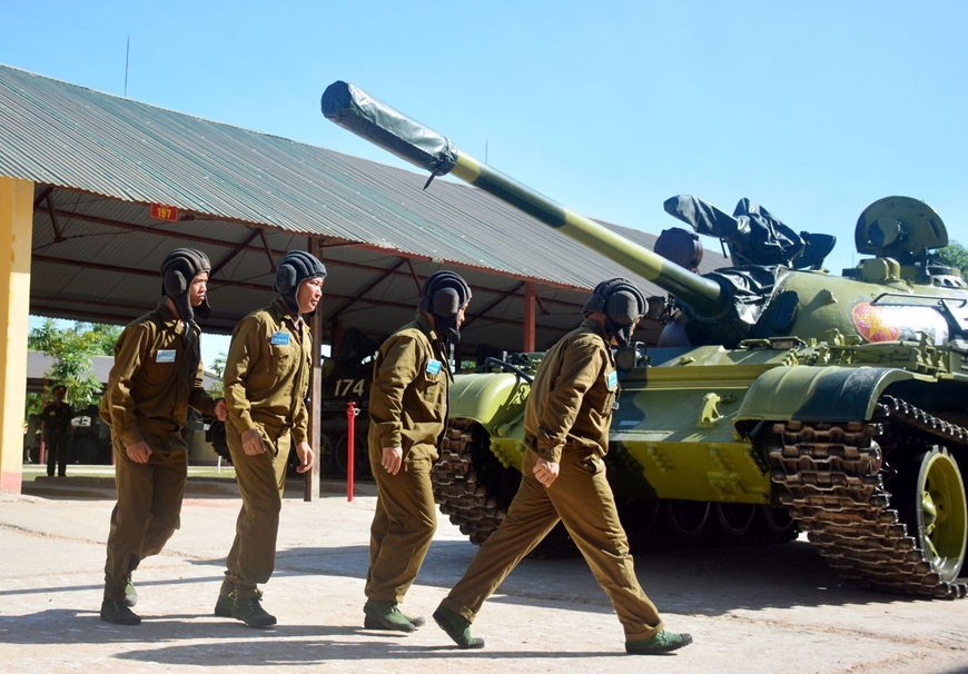 Armored technical troops in competition