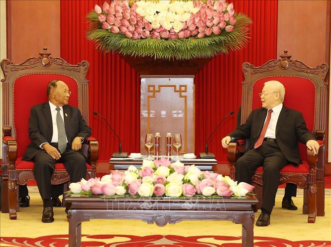 Party chief receives Cambodian National Assembly President