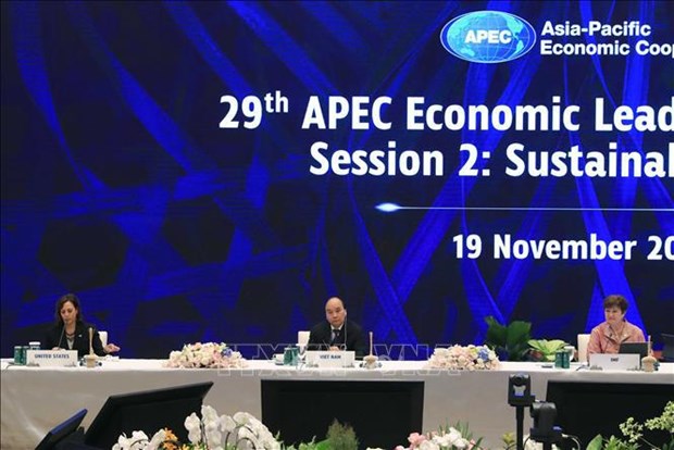 President delivers speech at APEC second session